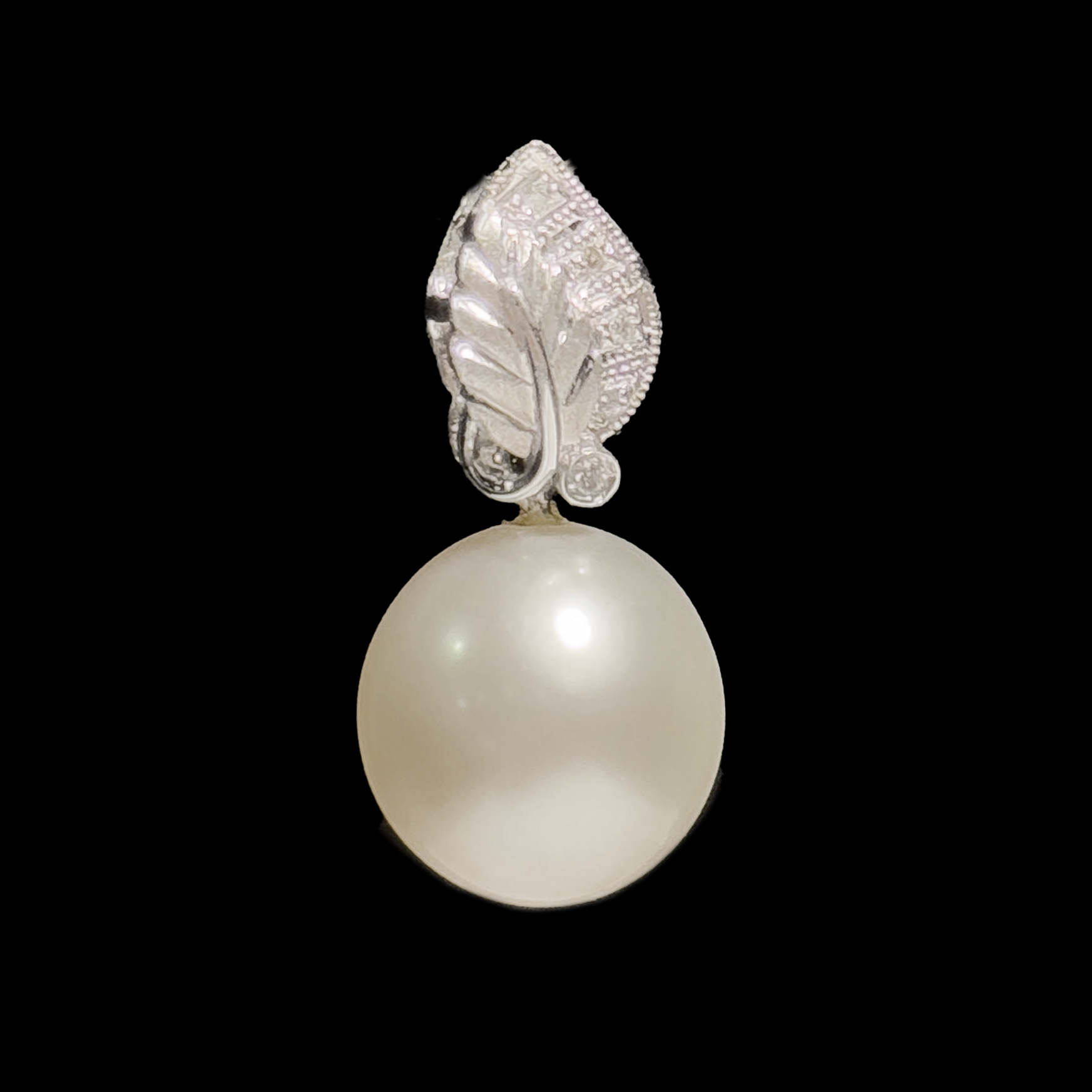 香港拍場-天然珍珠 鑲真鑽 K金墜 附賴泰安...(HKL-AACO07)LF - 補破網藝術文物拍賣