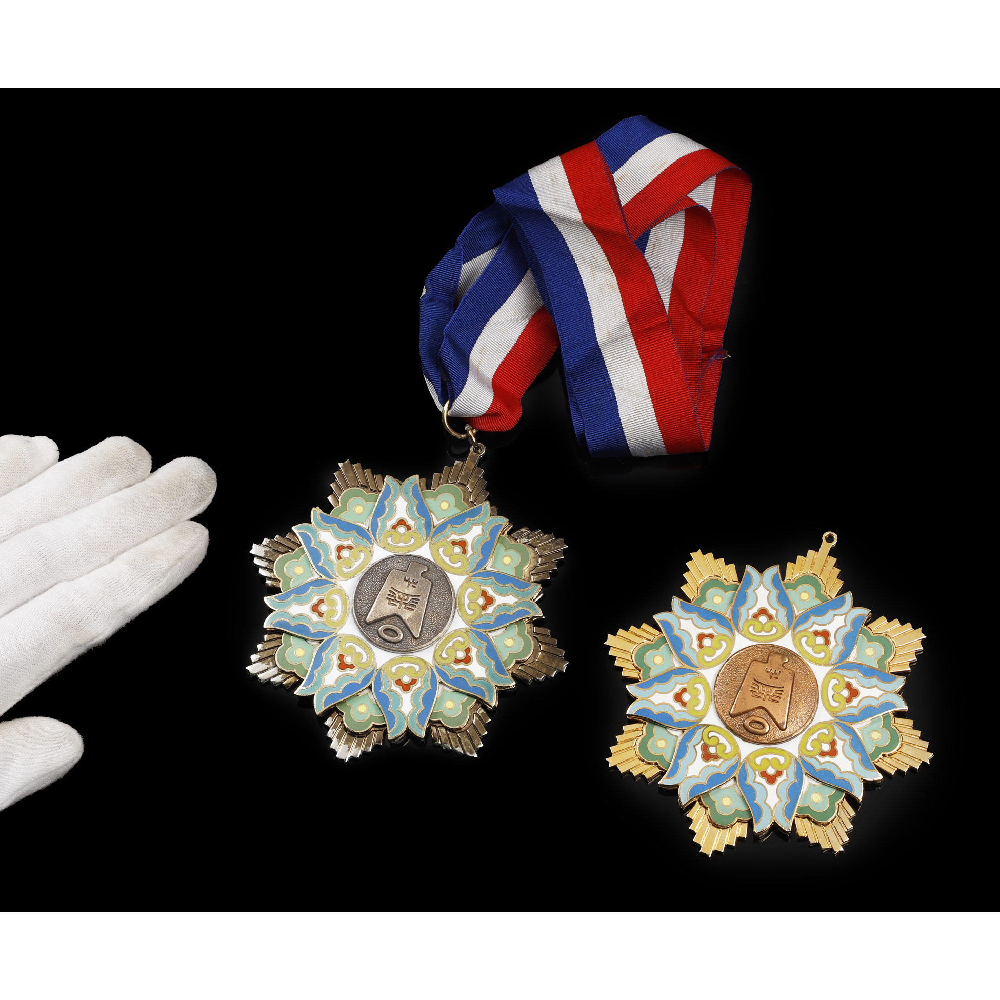 (二拍)東方拍賣-早期 四維 六藝獎章 2件(EQ-DAAF17)II - 補破網藝術文物拍賣