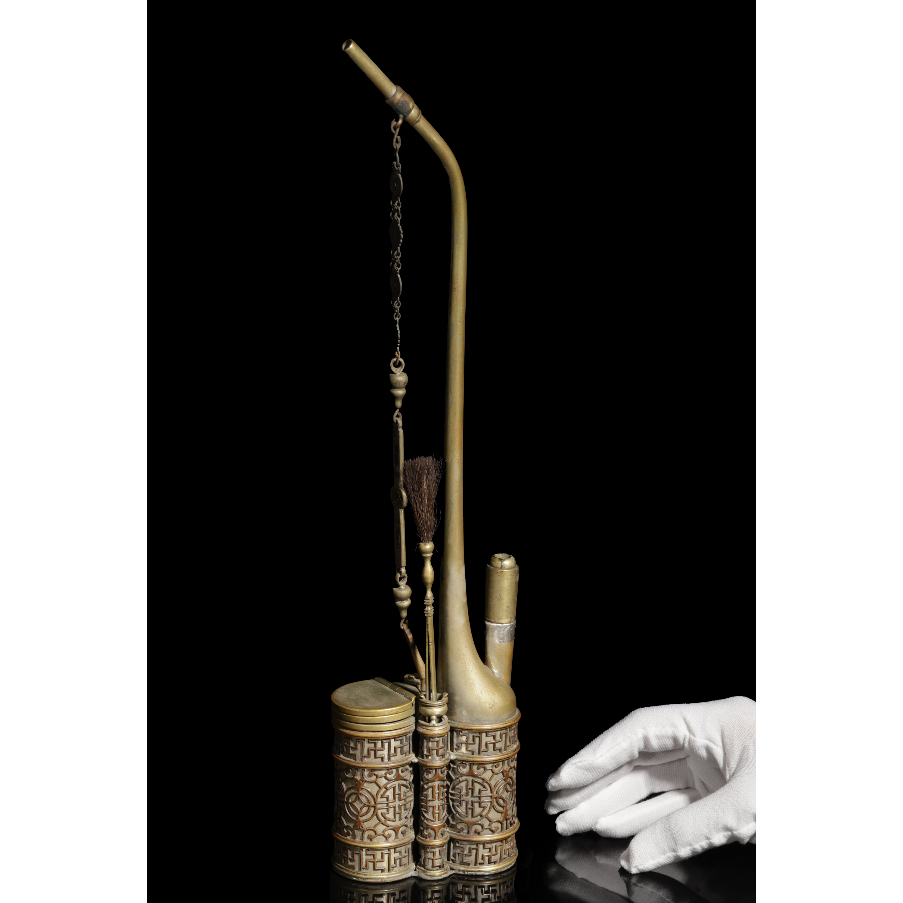 東方拍賣-疑晚清 銅 卍壽紋 水煙袋 程聚泰 (EA-GAQK03)TN - 補破網藝術文物拍賣